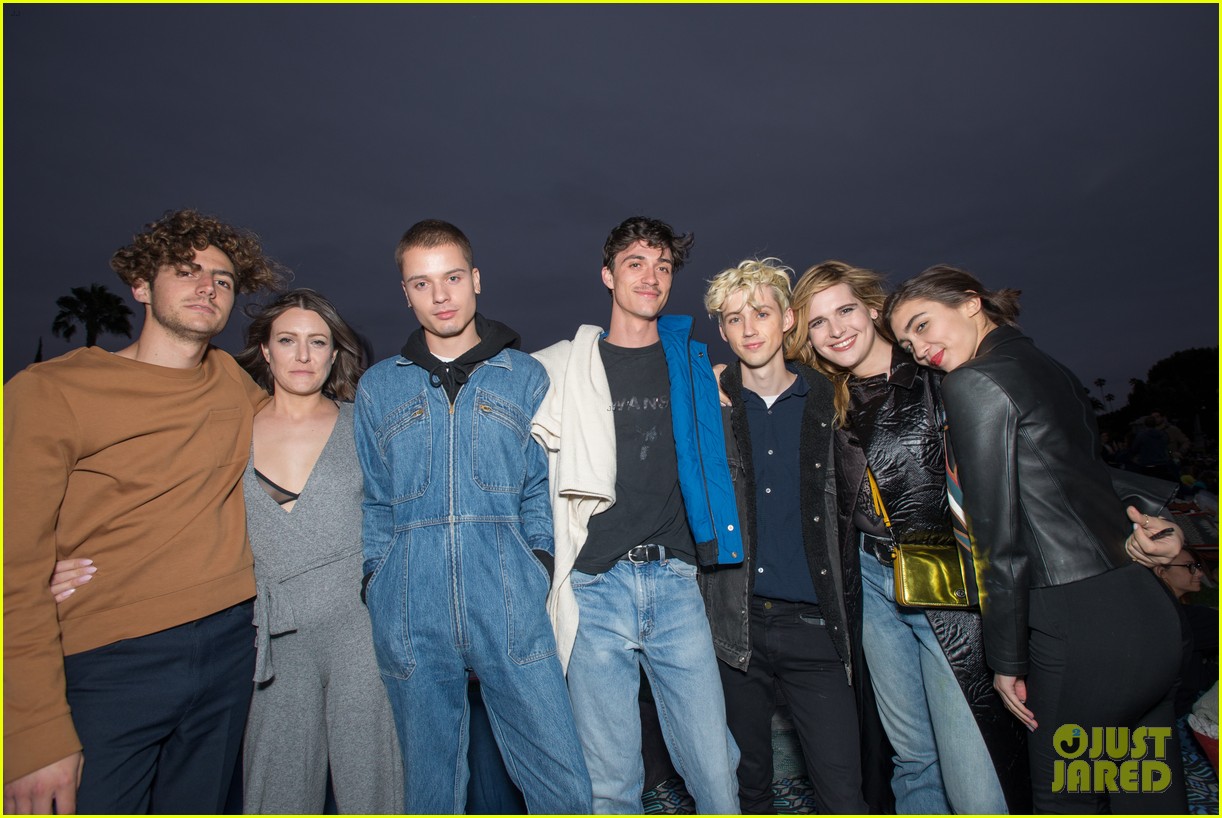 Troye Sivan, Thomas Middleditch & More Attend Cinespia Screening of ...