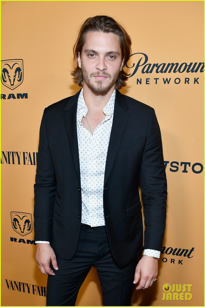 Kevin Costner Joins 'Yellowstone' Cast For Premiere in LA: Photo ...