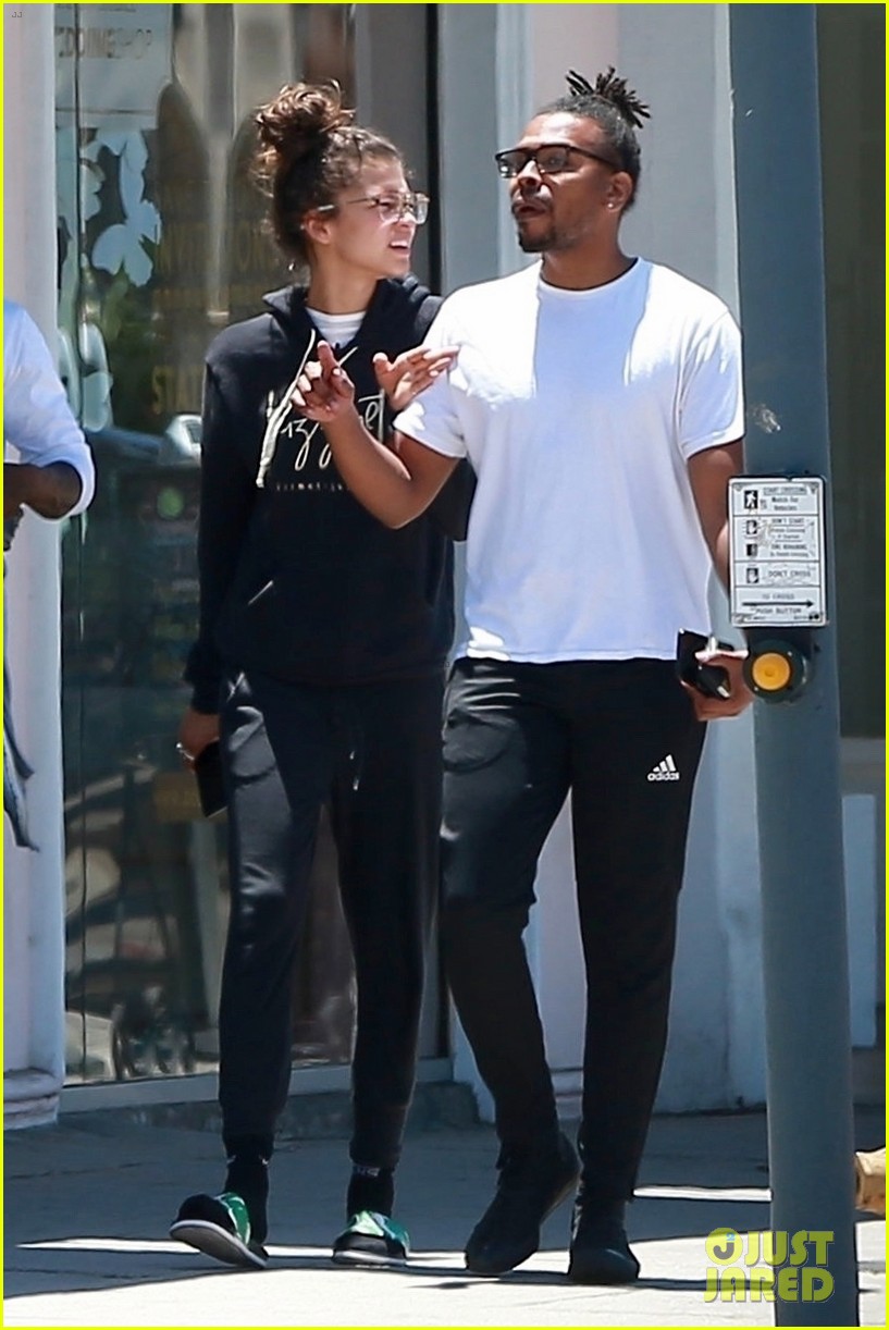 Zendaya is All Smiles While Shopping With Her Assistant Darnell Appling ...
