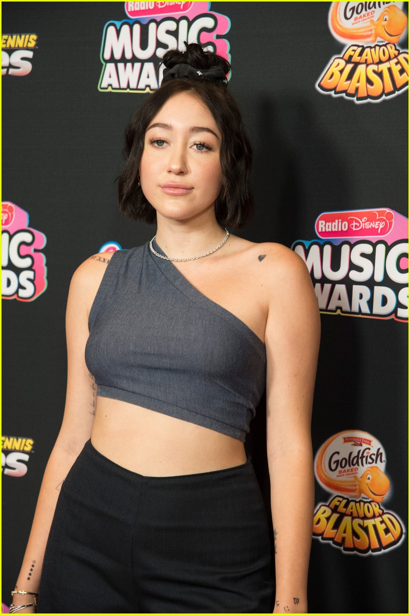 Maddie Ziegler, Olivia Holt, and Sabrina Carpenter Join Young Hollywood ...