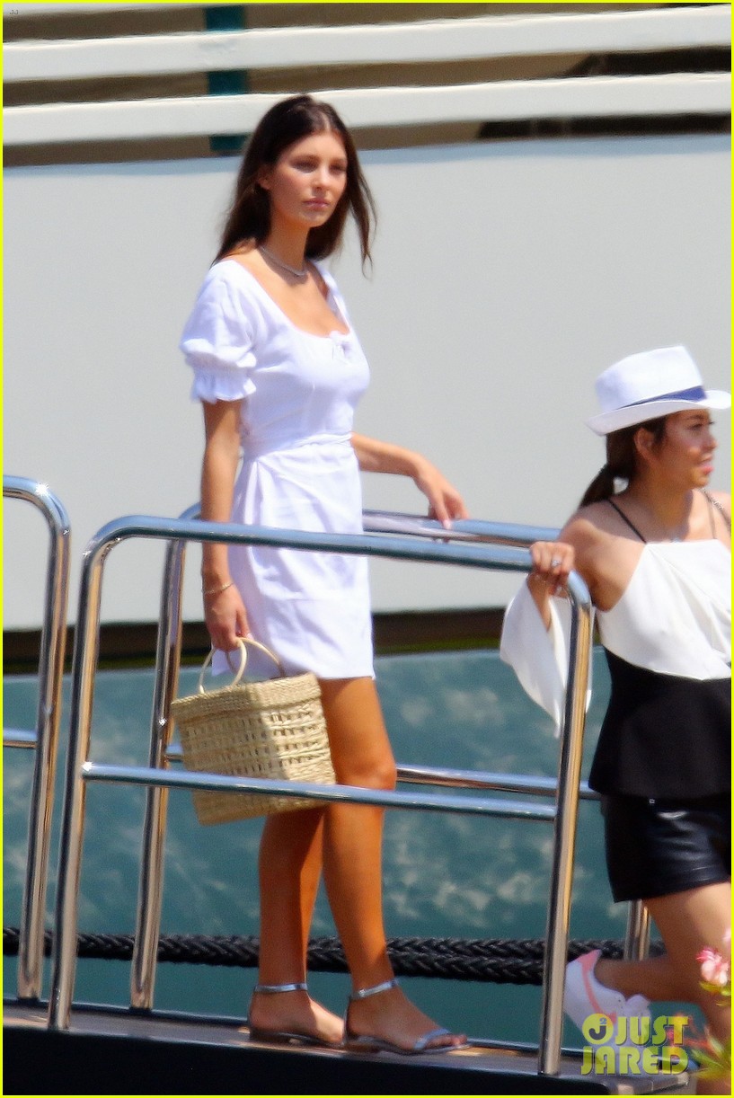 Leonardo DiCaprio Relaxes On a Yacht with Girlfriend Camila Morrone & Her Mom: Photo 4123188 ...
