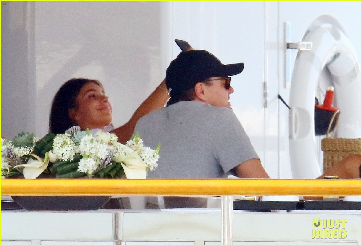 Leonardo DiCaprio Relaxes On a Yacht with Girlfriend Camila Morrone & Her Mom: Photo 4123232 ...
