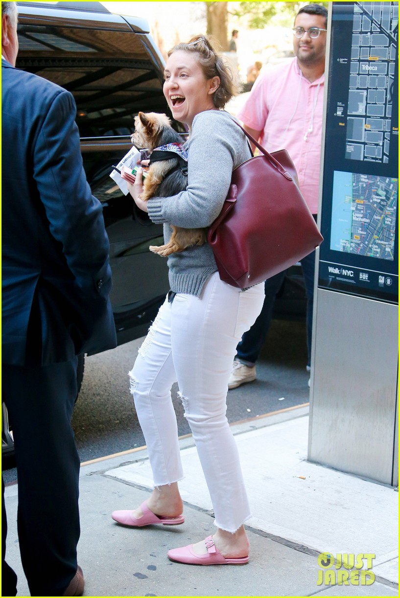 Lena Dunham Confused For Another Famous Celeb at the Airport: Photo ...