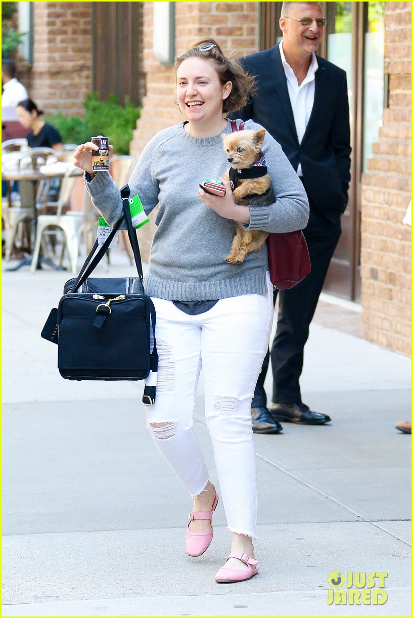 Lena Dunham Confused For Another Famous Celeb at the Airport: Photo ...
