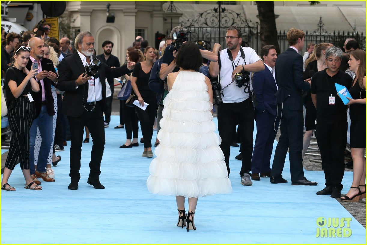 Tom Hardy Supports Wife Charlotte Riley at 'Swimming with Men' UK ...