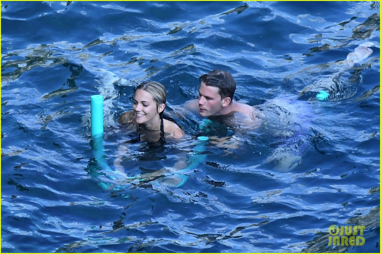 Shirtless Jeremy Irvine & Girlfriend Jodie Spencer Hit the Beach in ...