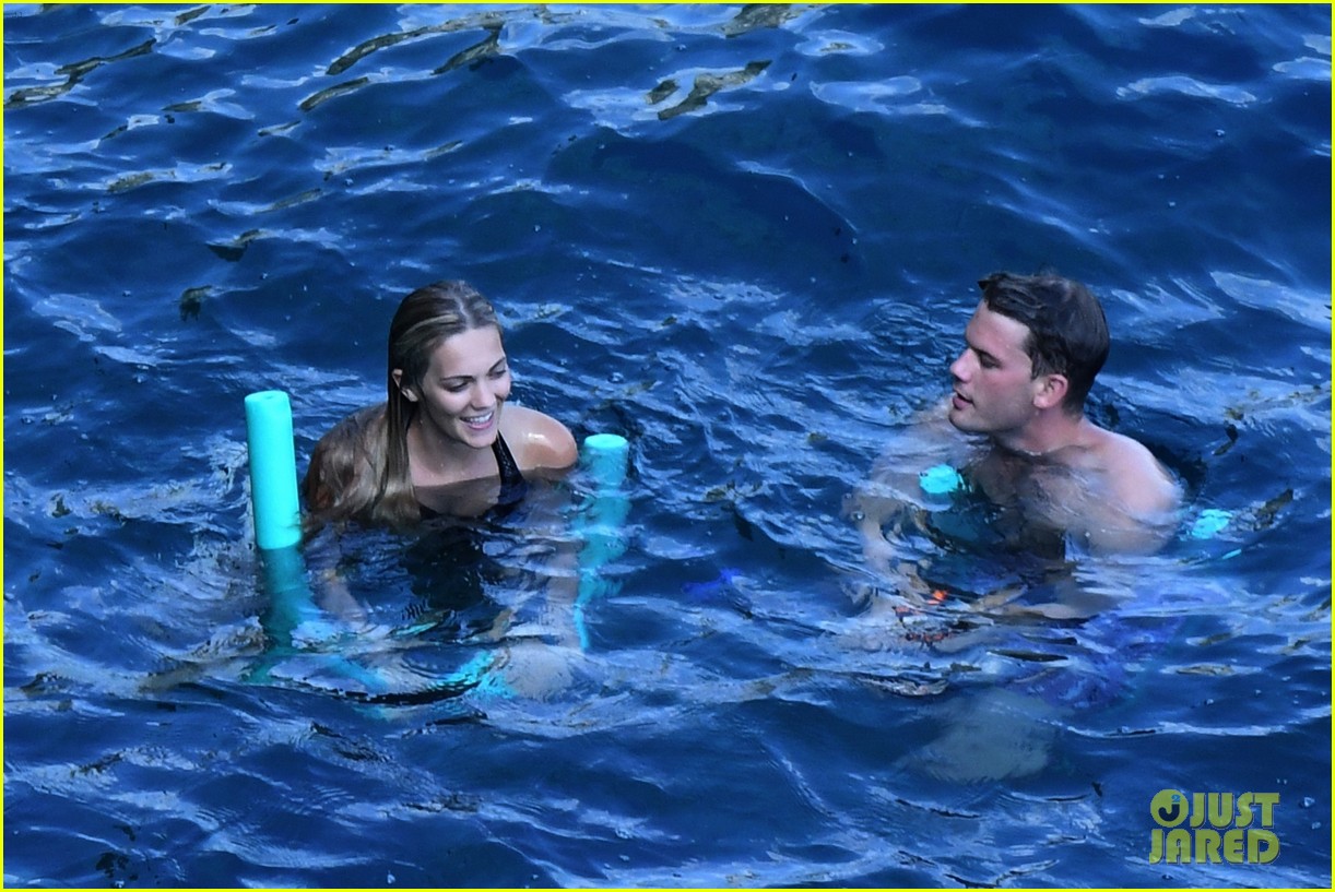 Shirtless Jeremy Irvine & Girlfriend Jodie Spencer Hit the Beach in ...