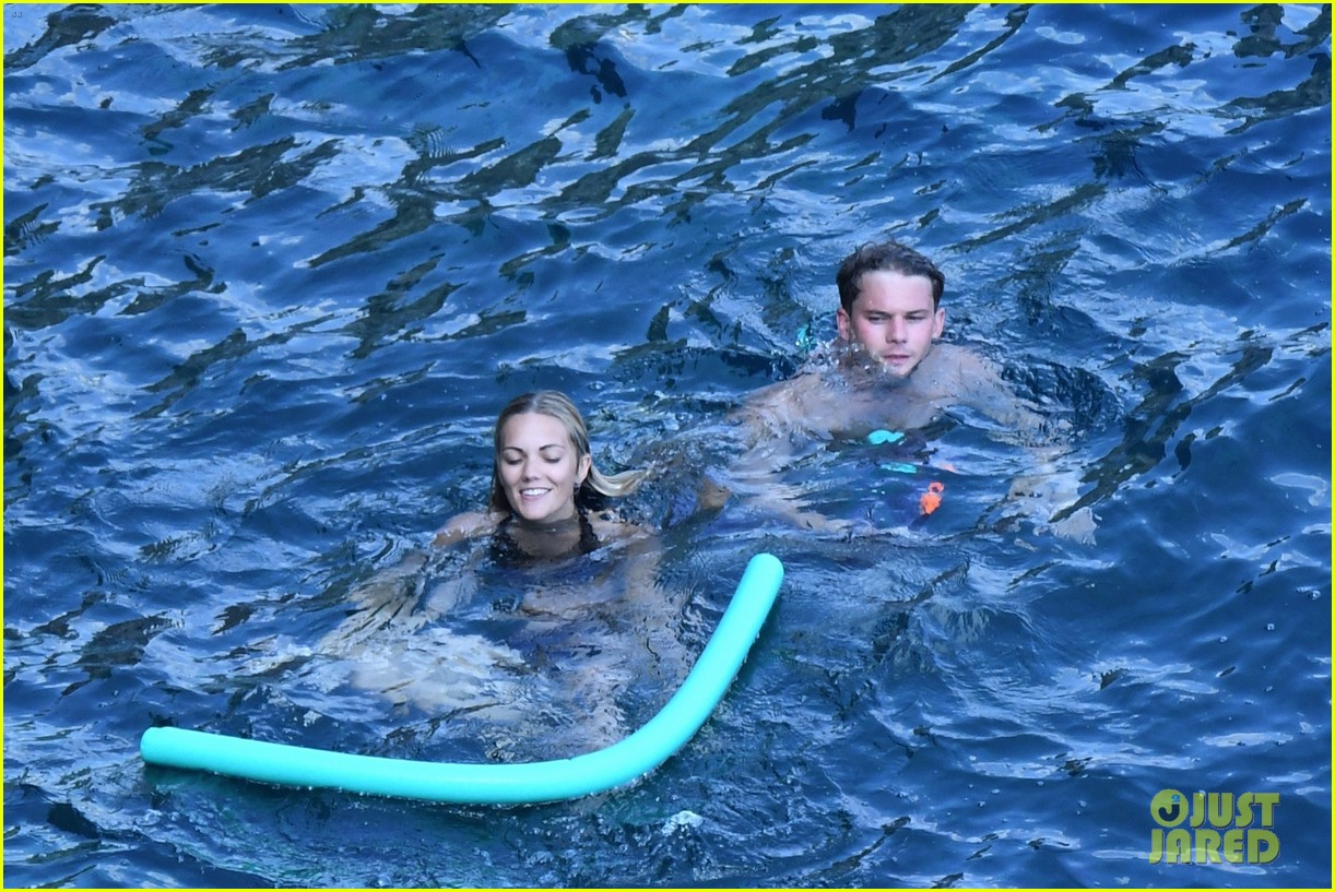 Shirtless Jeremy Irvine & Girlfriend Jodie Spencer Hit the Beach in ...