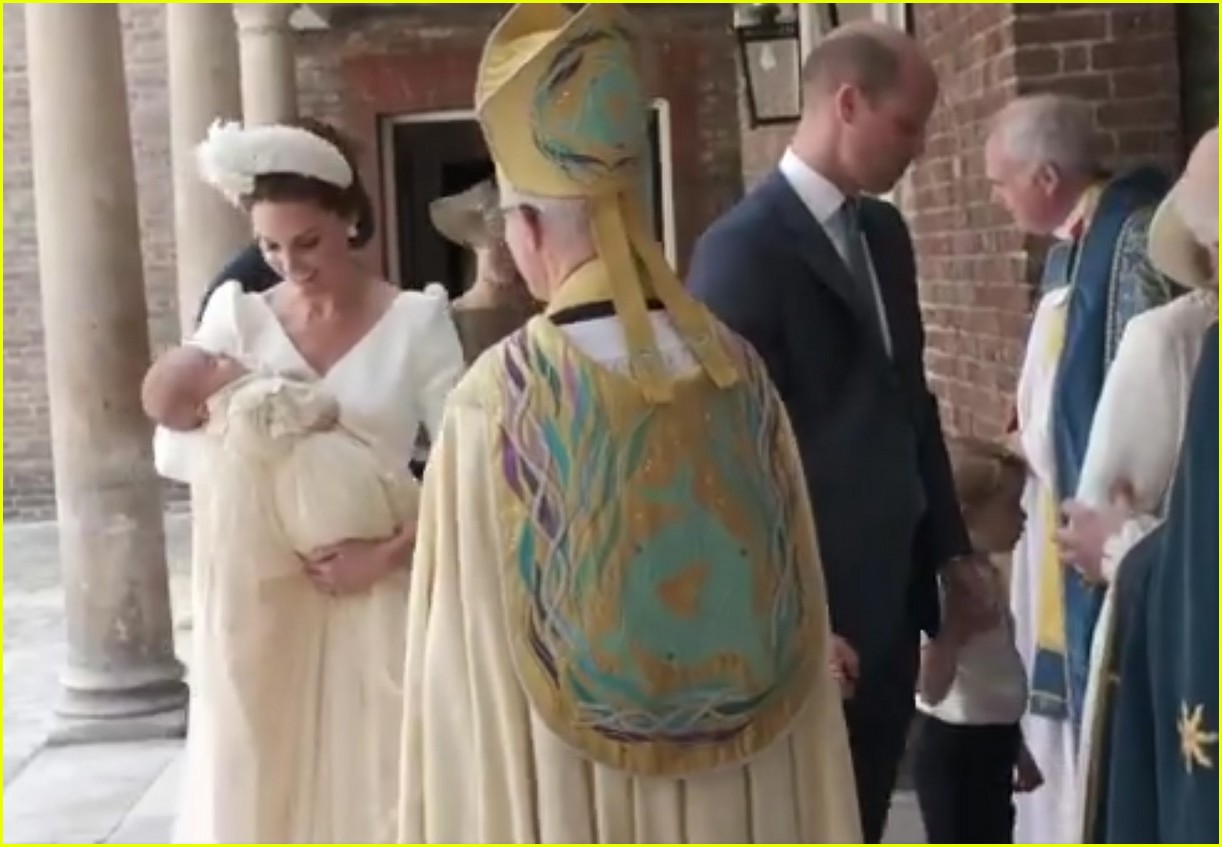 Kate Middleton & Prince William Arrive for Prince Louis' Christening ...