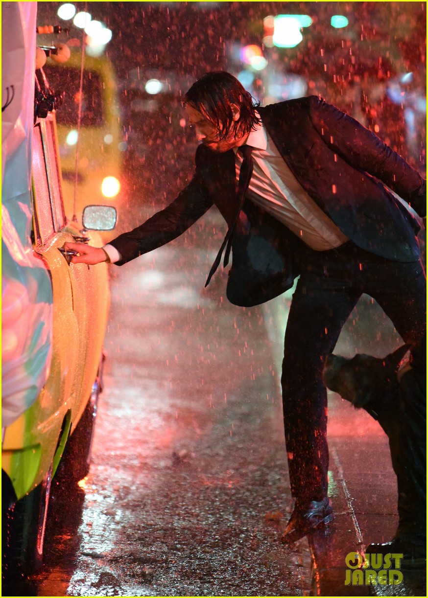 Keanu Reeves Is Soaking Wet While Filming 'John Wick 3': Photo 4112283 ...