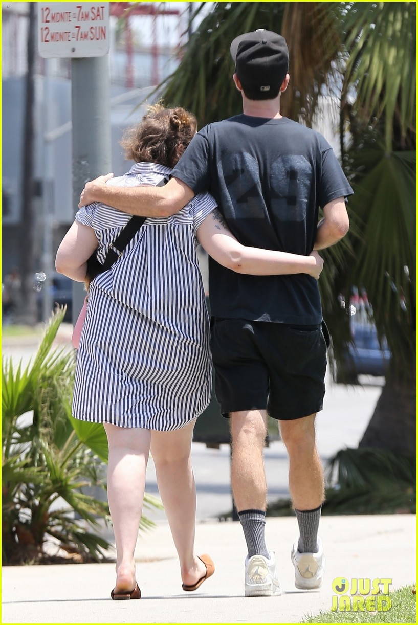 Lena Dunham Kisses Mystery Man in New Photos!: Photo 4115713 | Photos ...
