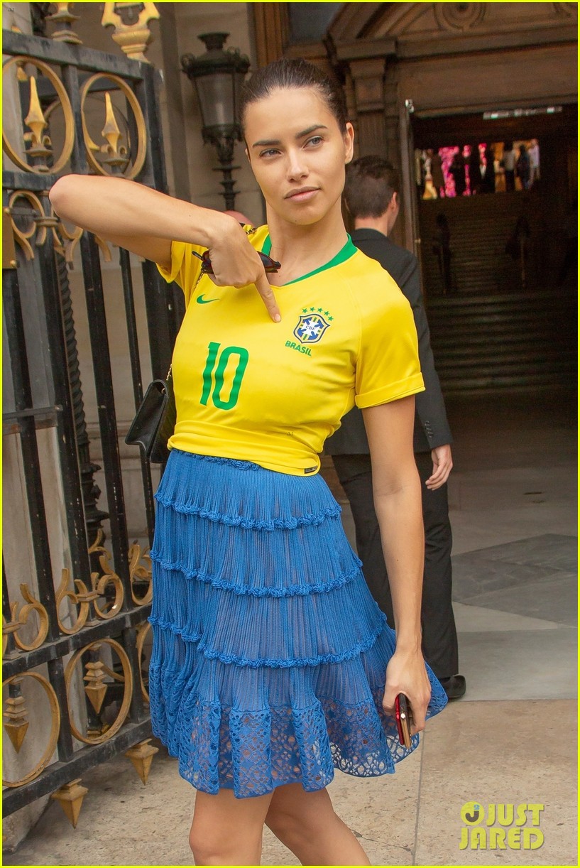 Adriana Lima Reps Brazil After Schiaparelli Paris Fashion Show!: Photo ...