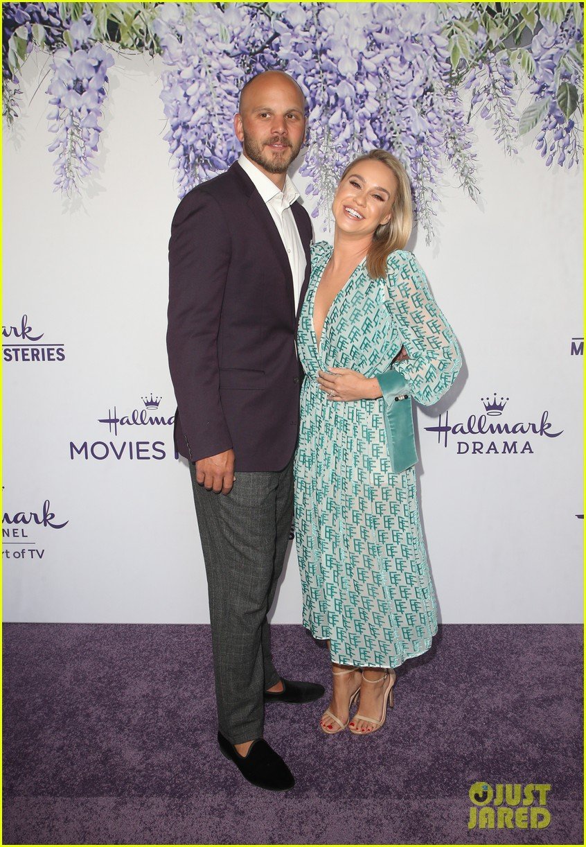 Bailee Madison, Becca Tobin & Rachael Leigh Cook Step Out for Hallmark ...