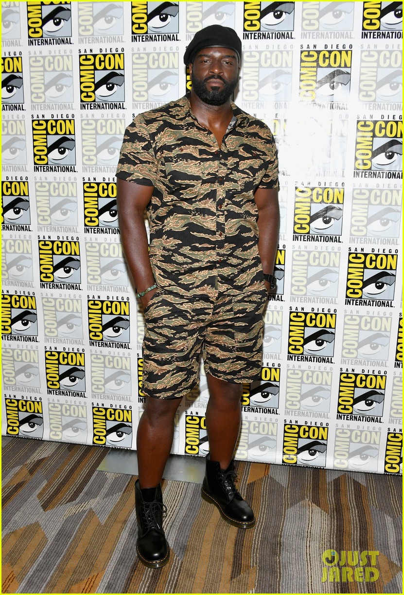 Photo: jay hernandez magnum pi comic con 05 | Photo 4116999 | Just Jared