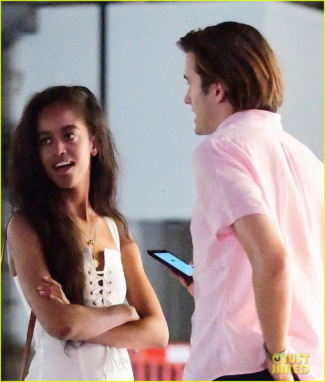 Malia Obama Holds Hands with Boyfriend Rory Farquharson in London ...