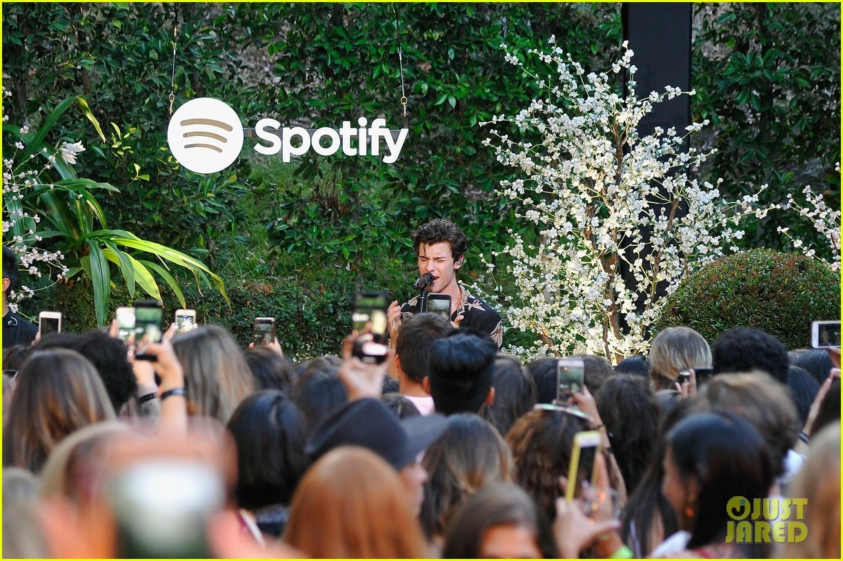 Shawn Mendes Performs at Intimate Spotify Event in Beverly Hills: Photo ...