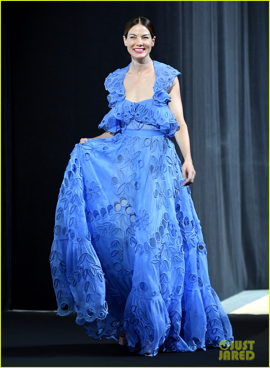 Michelle Monaghan & Vanessa Kirby Pose in Front of Eiffel Tower at 'M:I ...