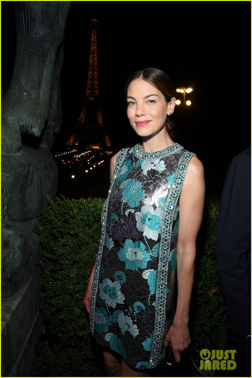 Michelle Monaghan & Vanessa Kirby Pose in Front of Eiffel Tower at 'M:I ...