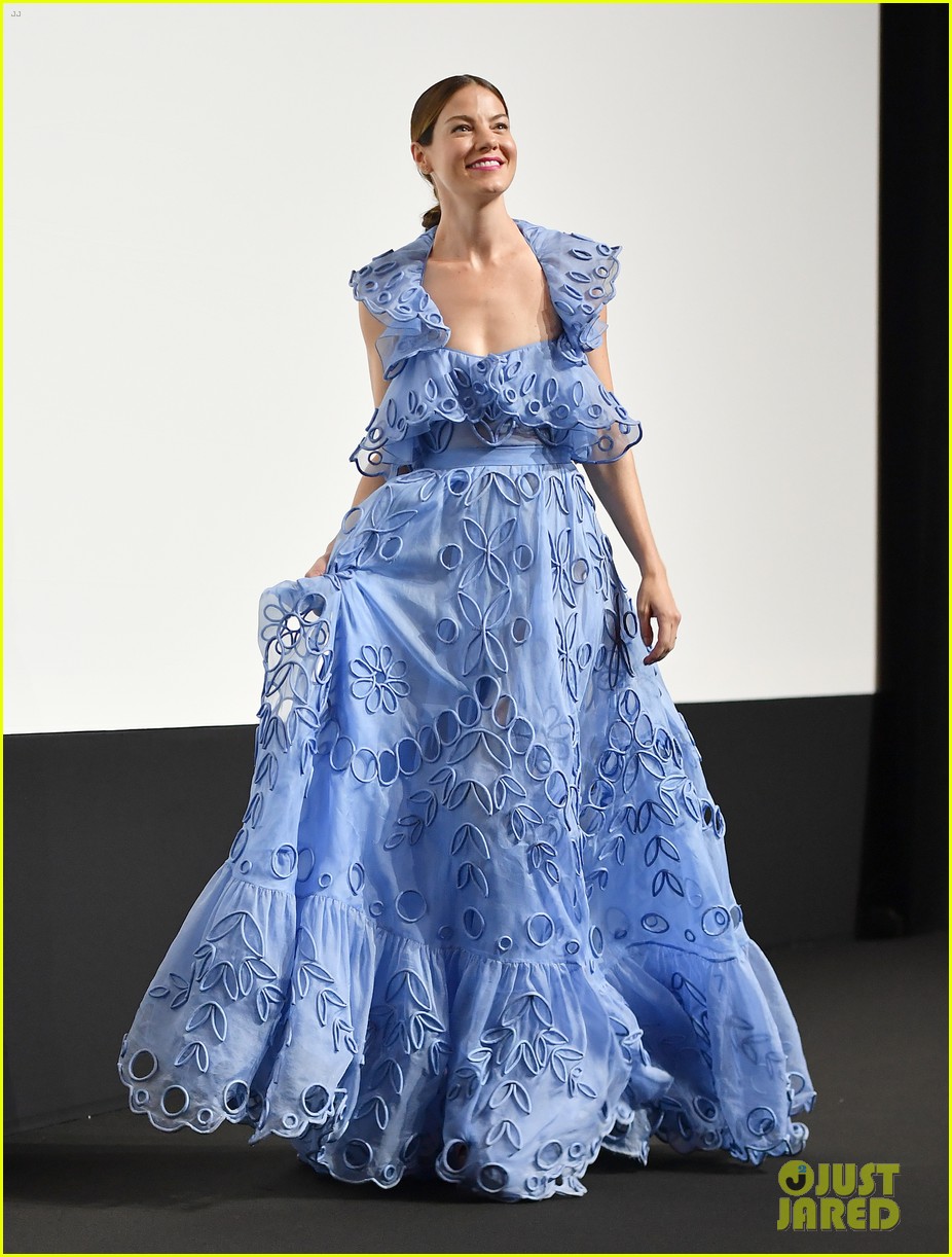 Michelle Monaghan & Vanessa Kirby Pose in Front of Eiffel Tower at 'M:I ...