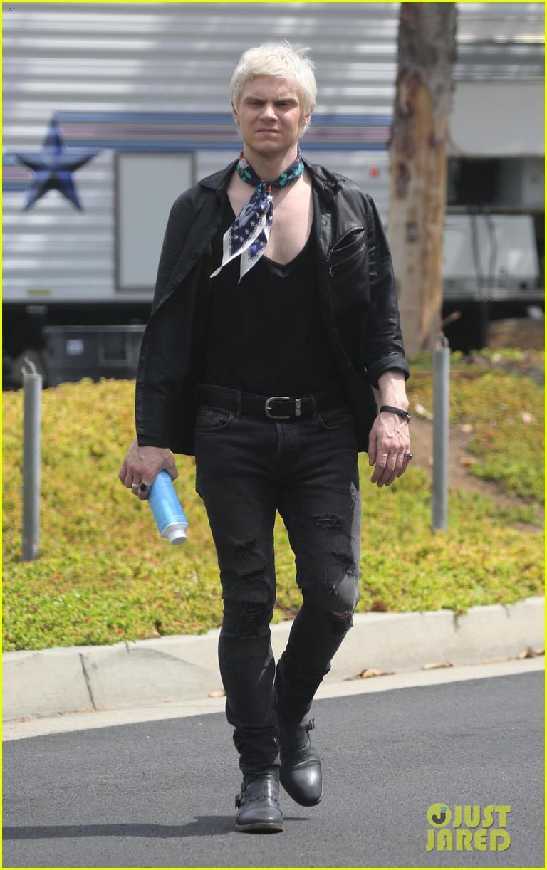 Evan Peters Films AHS Season 8 With Blond Hair See Photos Photo evan-peters-films-ahs-season-8-with-blond-hair-see-photos-photo