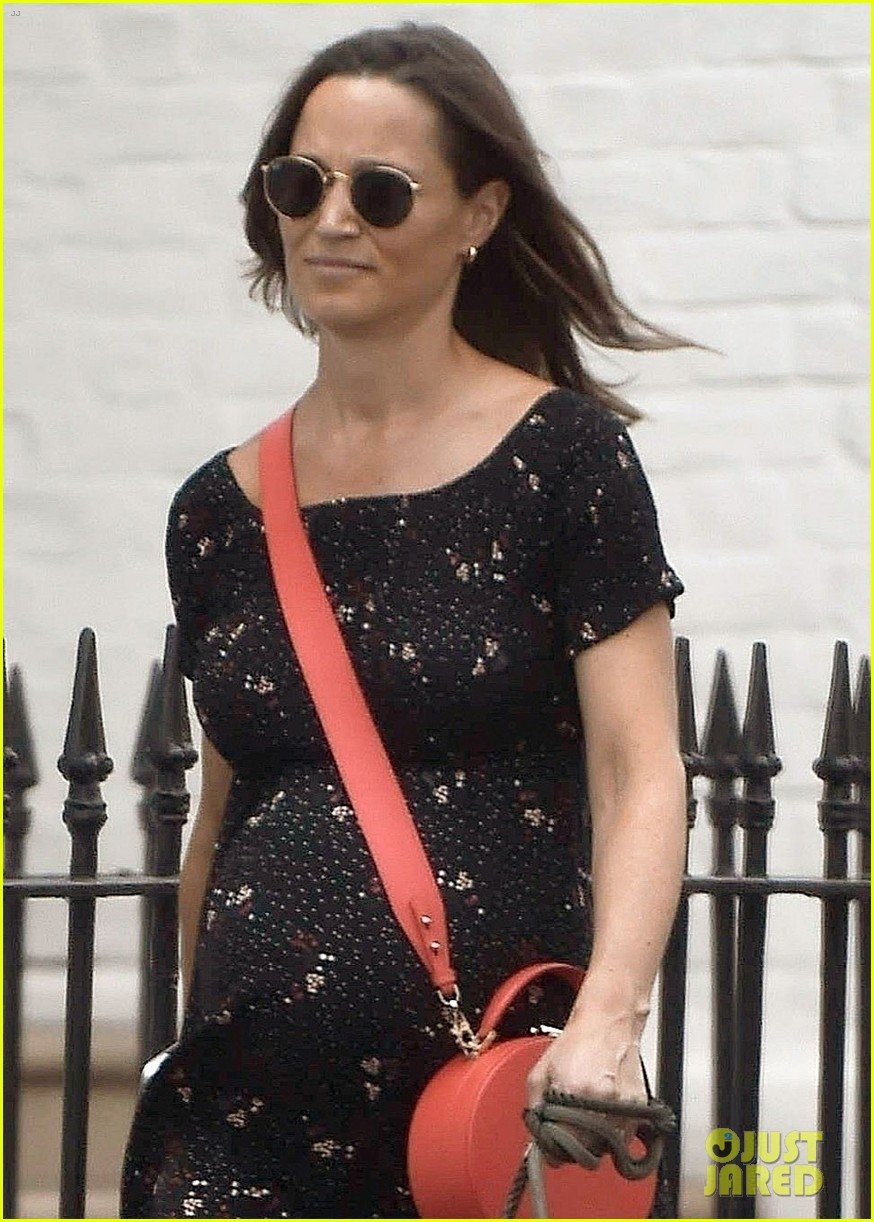 Pippa Middleton Shows Her Baby Bump While Taking Her Pups on a Walk ...