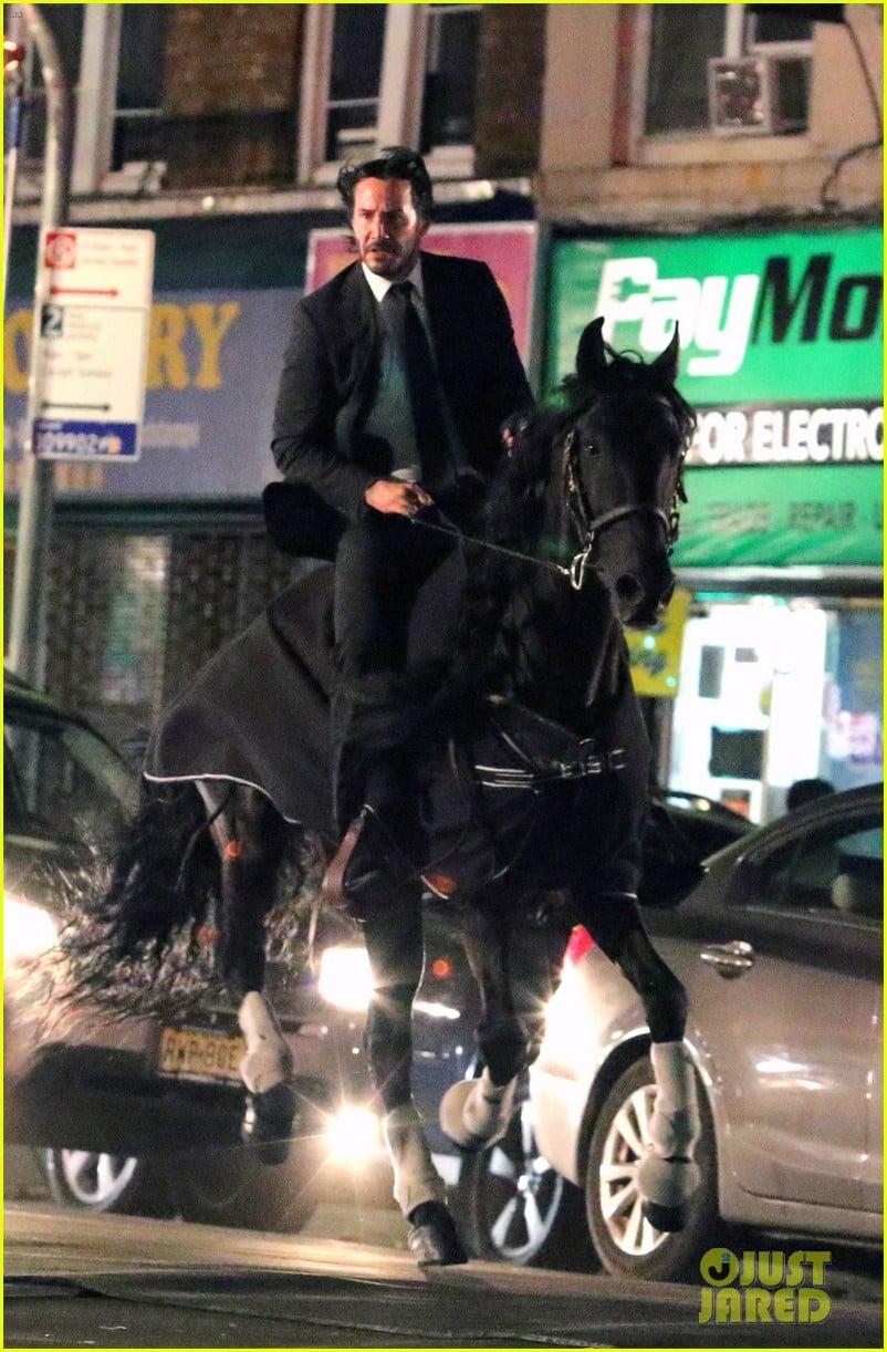 Keanu Reeves Performs This Crazy Stunt on a Horse for 'John Wick 3 ...