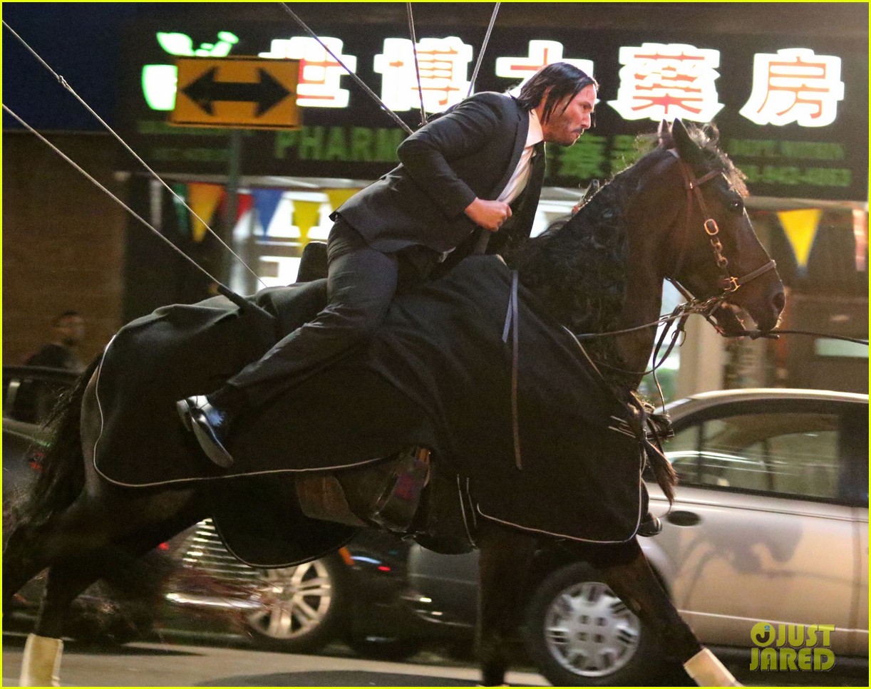 Keanu Reeves Performs This Crazy Stunt on a Horse for 'John Wick 3 ...