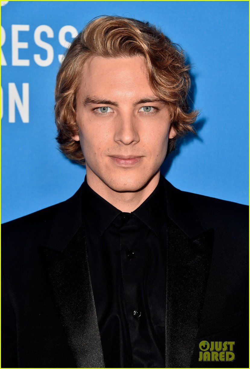 Connie Britton Joins 'American Horror Story' Co-Stars Finn Wittrock ...