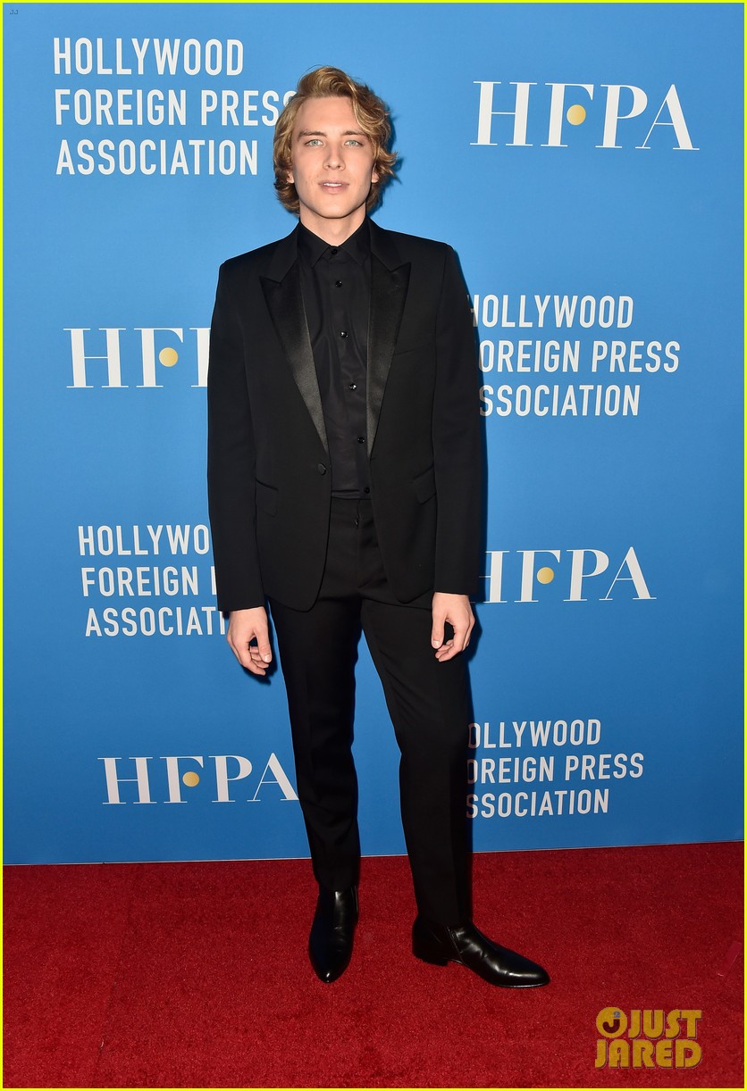 Connie Britton Joins 'American Horror Story' Co-Stars Finn Wittrock ...