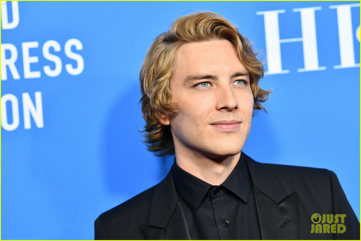 Connie Britton Joins 'American Horror Story' Co-Stars Finn Wittrock ...