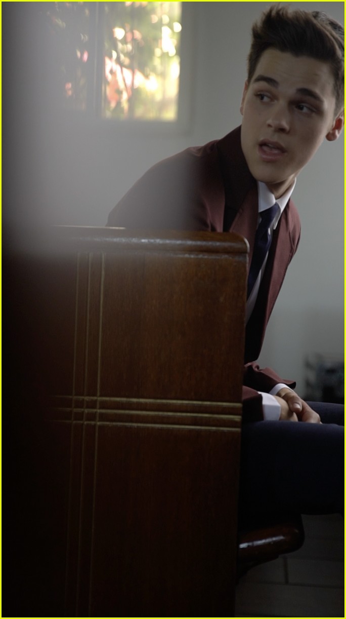 Rising Star AJ Mitchell Debuts 'Girls' Music Video - Watch Now!: Photo 4129837 | Exclusive ...