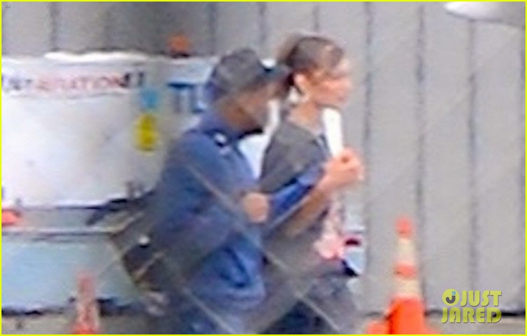 Bella Hadid & The Weeknd Jet Out of New York City Together: Photo ...