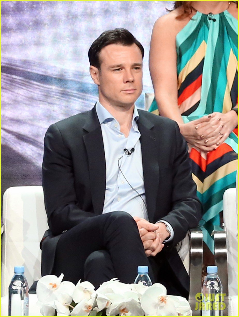 'Charmed' Reboot Cast Hope Holly Marie Combs Will 'See It & Like It ...