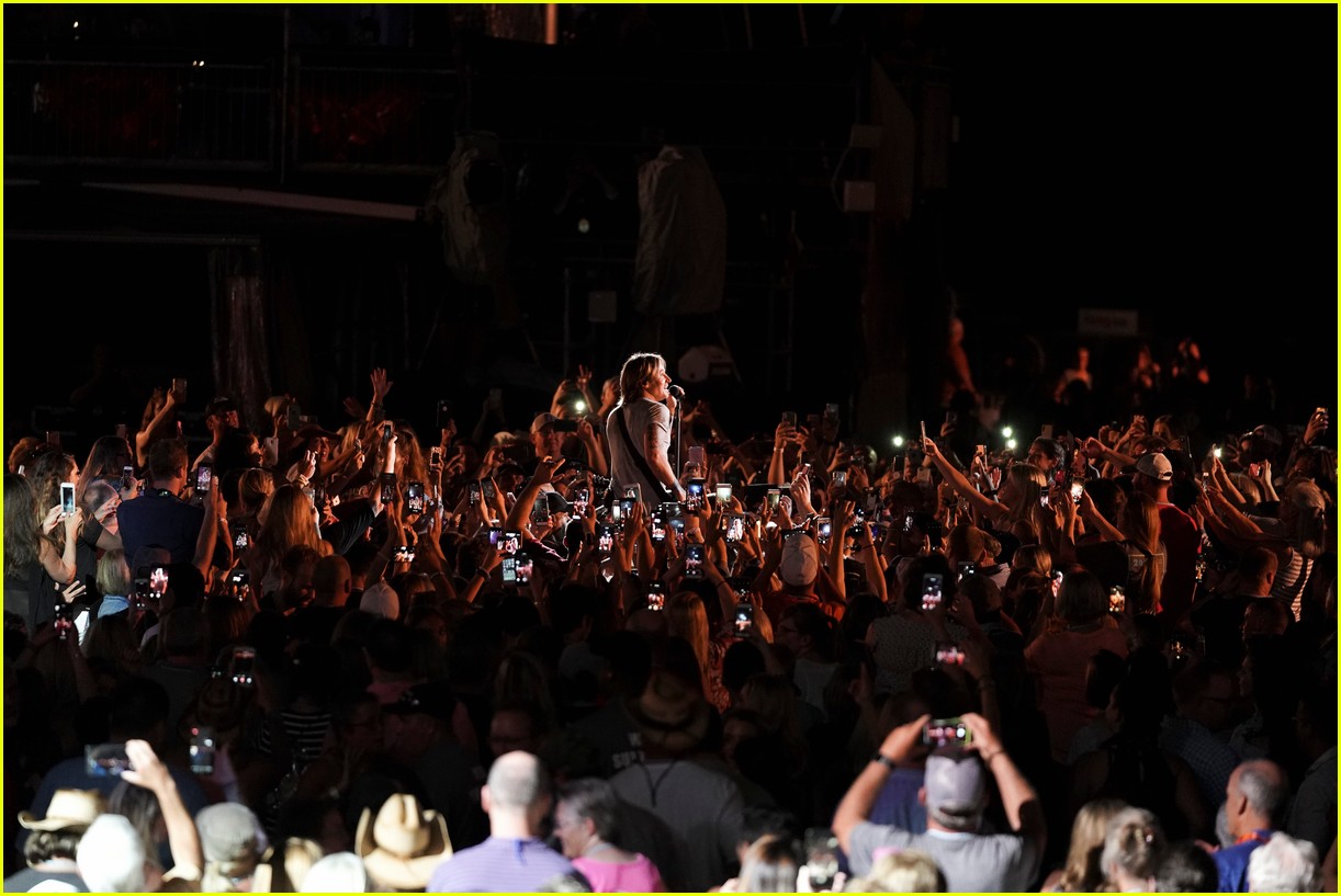 CMA Fest 2018 - Performers & Hosts Lineup Revealed!: Photo 4126491 ...