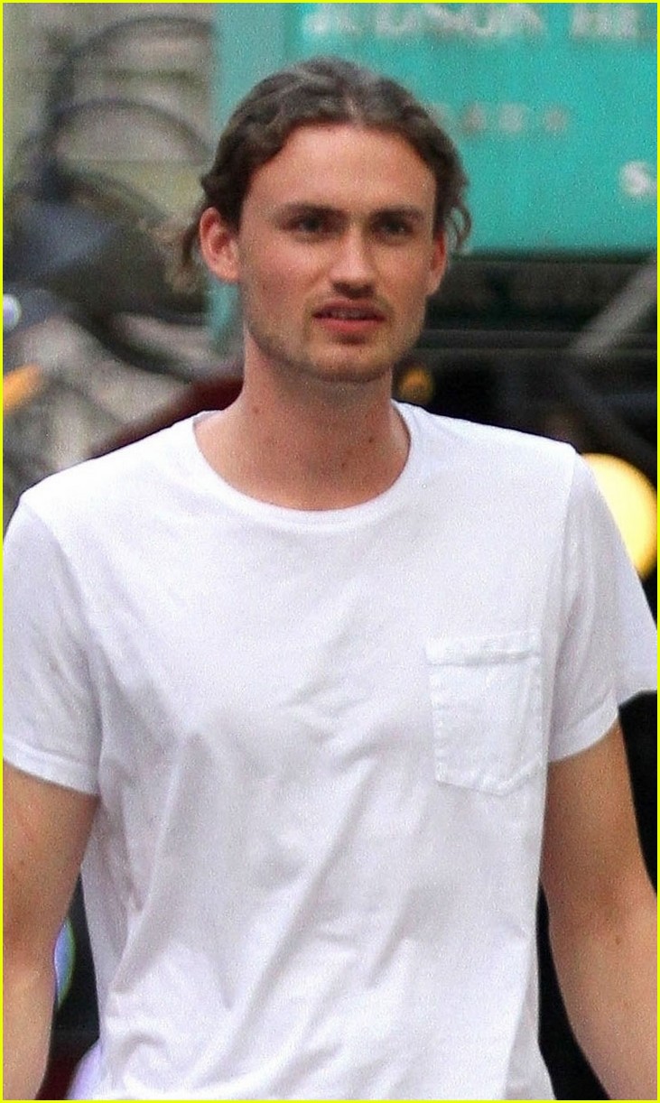 Dakota Fanning & Boyfriend Henry Frye Hold Hands on a Date in Manhattan ...