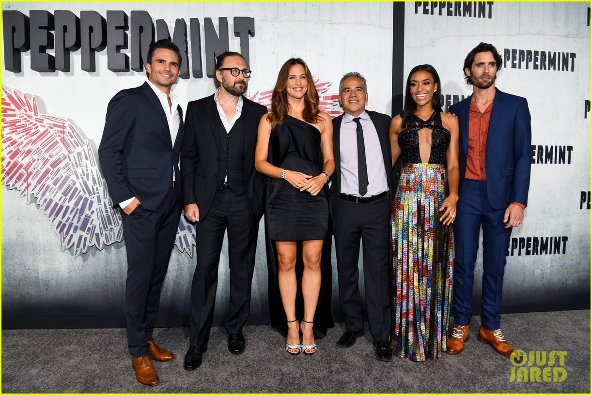 Jennifer Garner Stuns on Red Carpet at 'Peppermint' Premiere: Photo ...