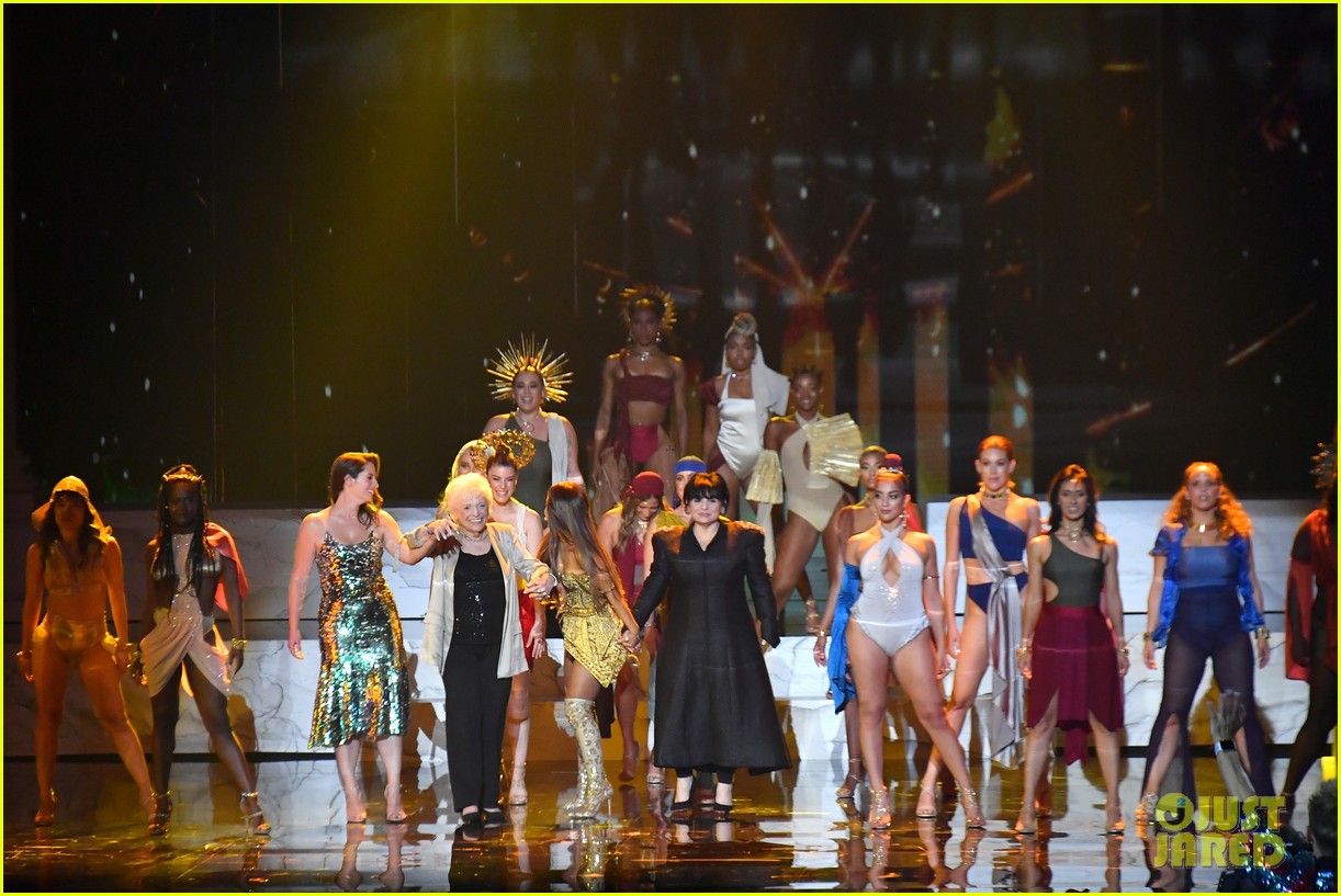 Ariana Grande Hosts an All-Female Last Supper for 'God is a Woman ...