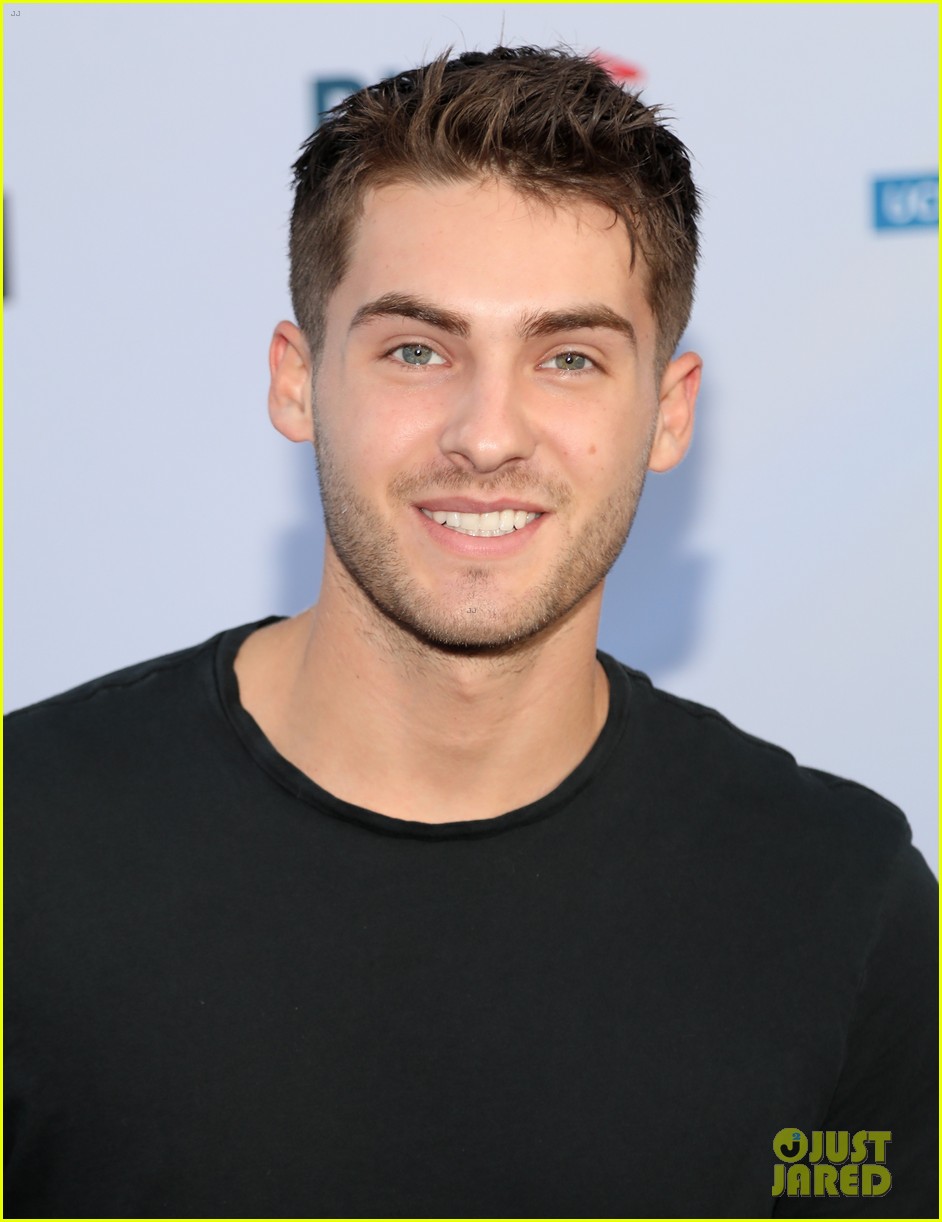 Sarah Hyland & Boyfriend Wells Adams Couple Up at Clayton Kershaw's ...