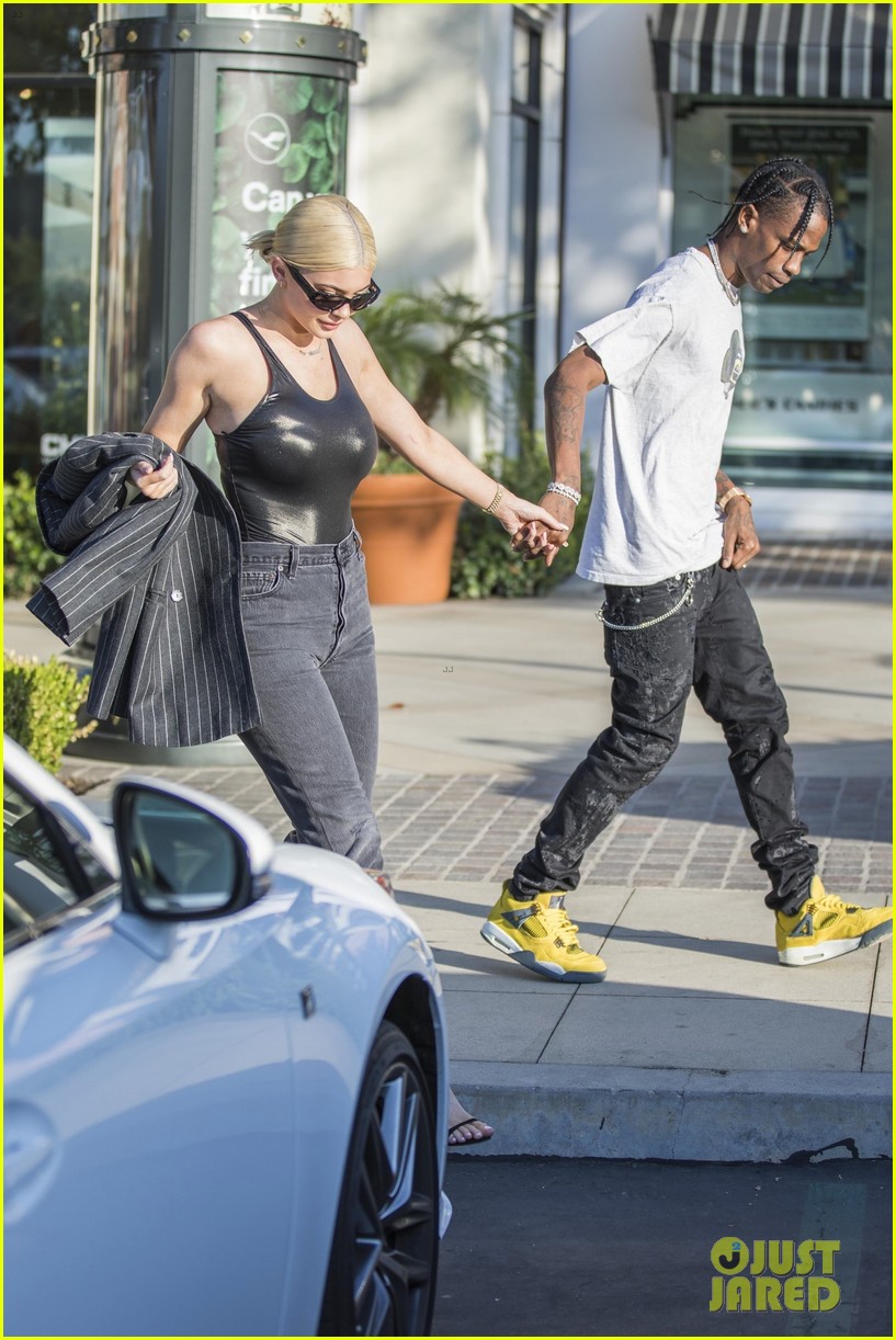 Kylie Jenner & Boyfriend Travis Scott Go Jewelry Shopping After Her ...