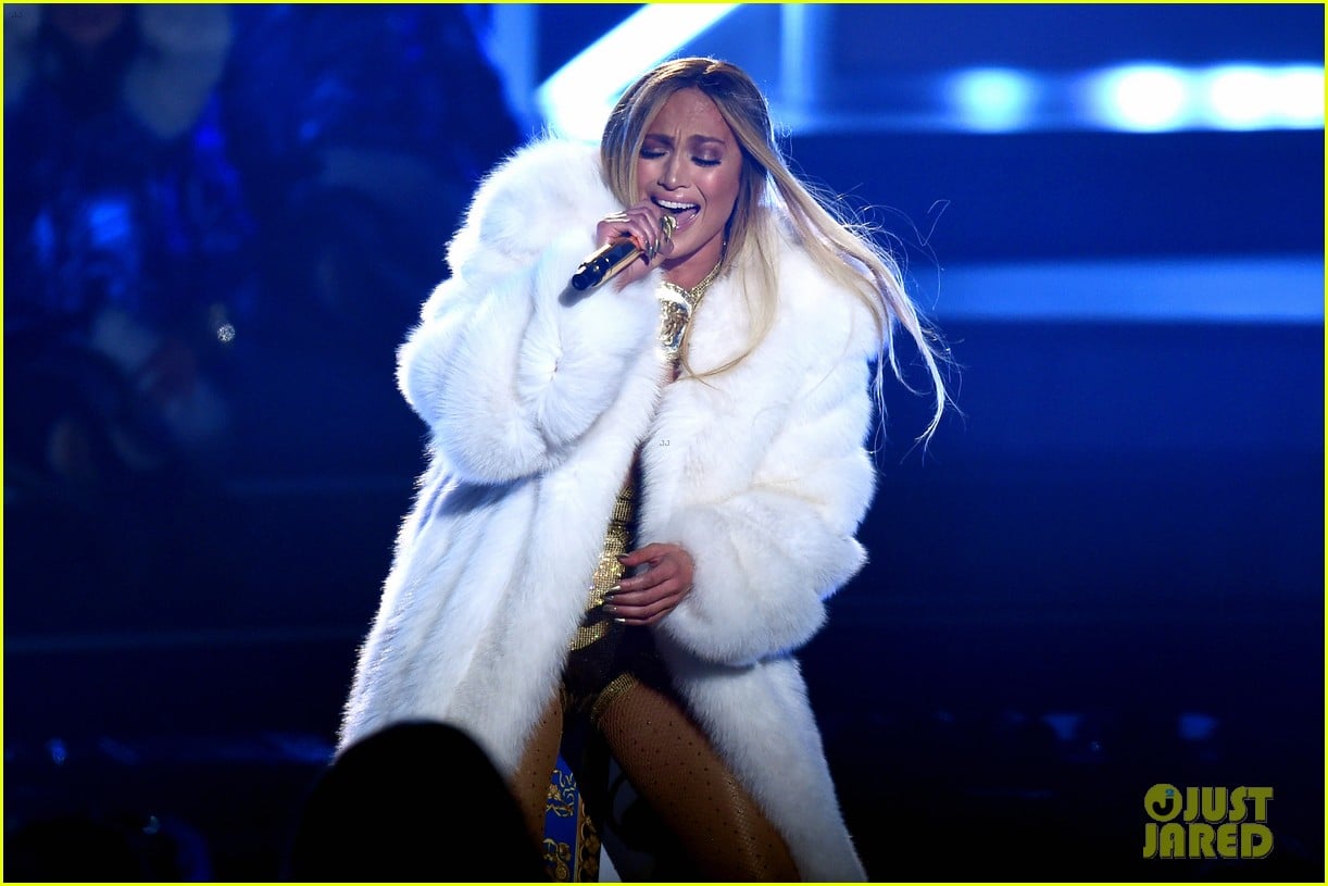 Jennifer Lopez Performs Her Greatest Hits for Epic VMAs 2018 ...