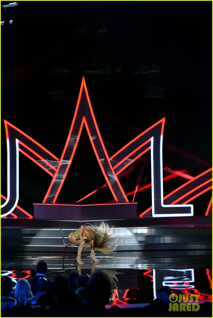 Jennifer Lopez Performs Her Greatest Hits for Epic VMAs 2018 ...