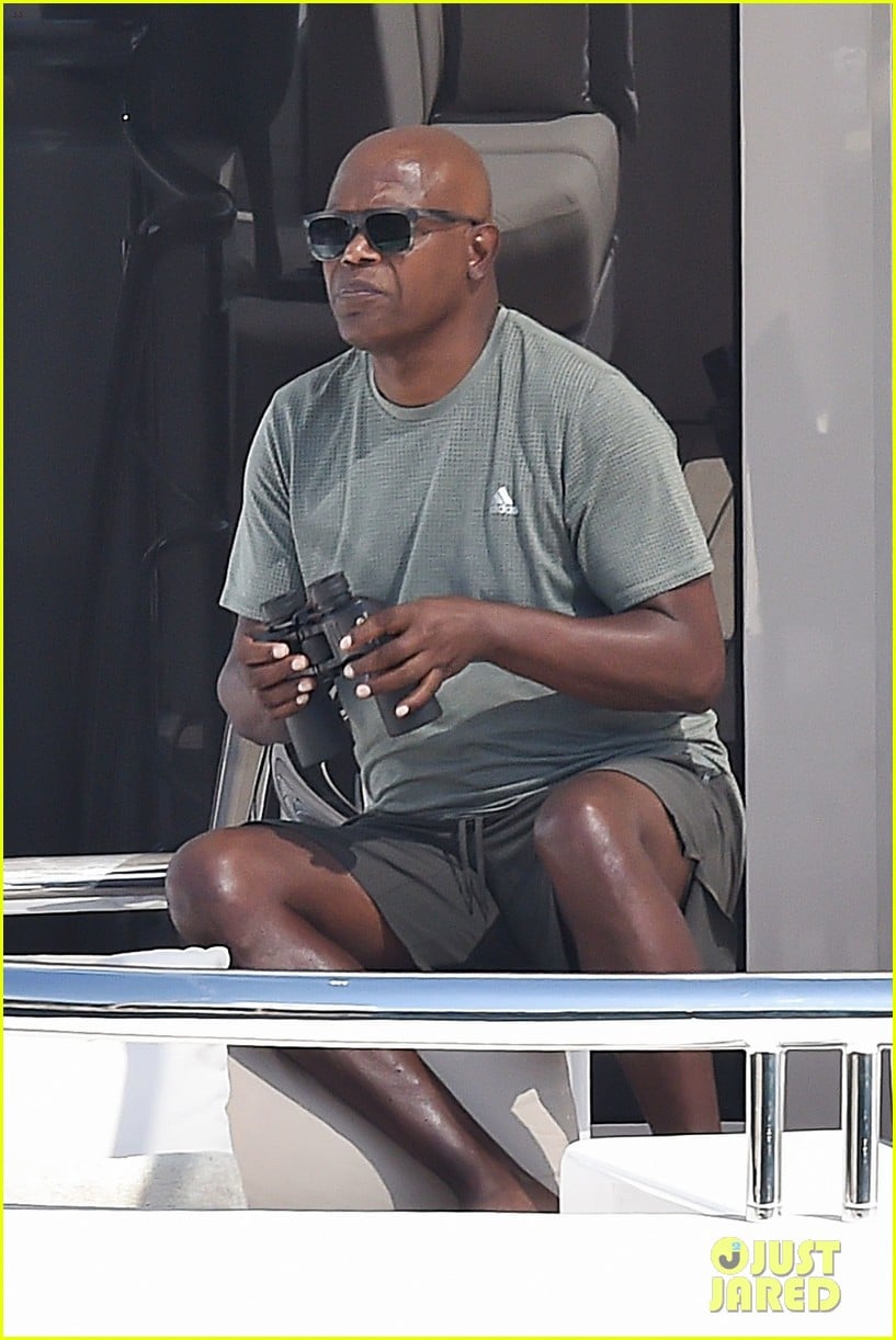 Magic Johnson & Samuel L. Jackson Relax on a Yacht in Italy: Photo ...