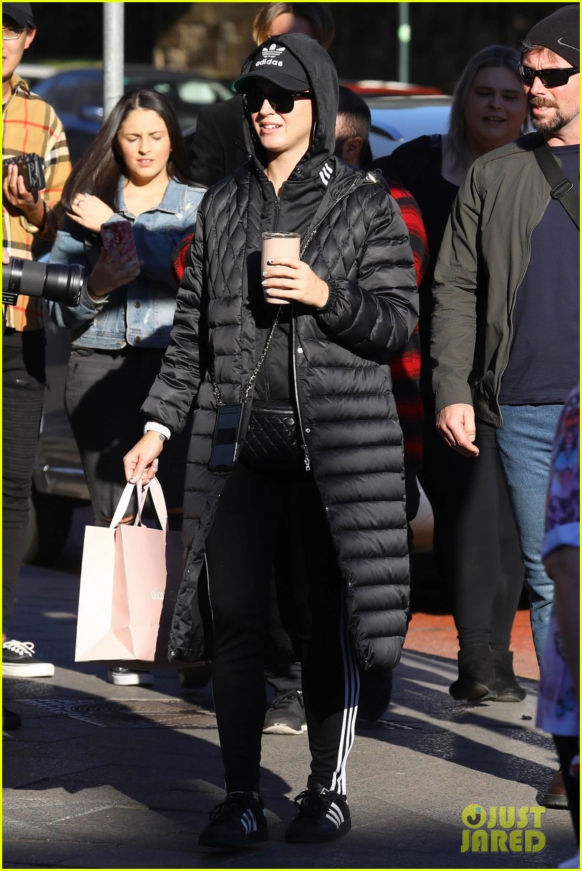 Katy Perry Bundles Up to Get a Bite to Eat in Sydney! : Photo 4129283 ...