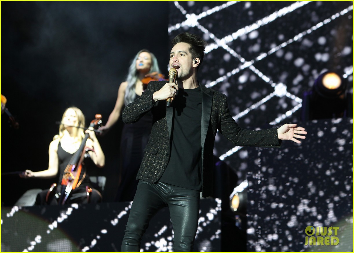 Dua Lipa & Pharrell Williams Hit the Stage at Reading Festival 2018 ...