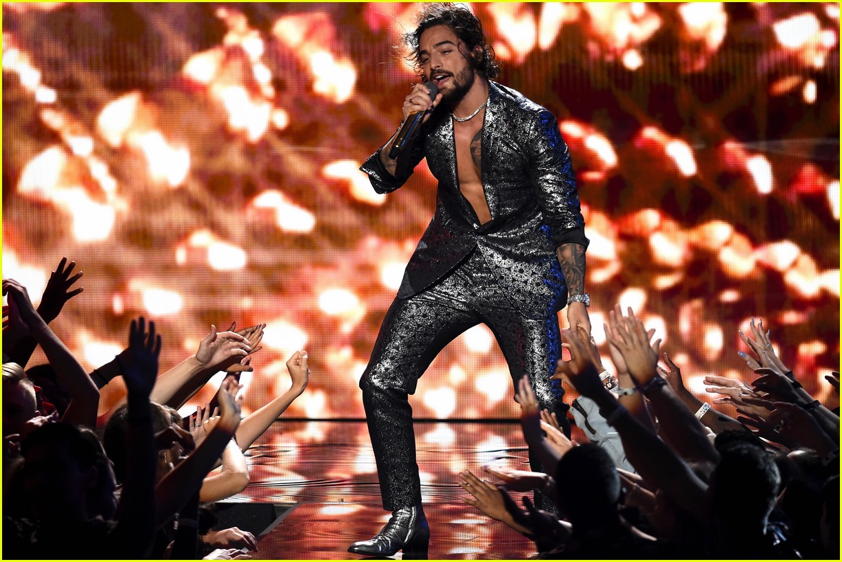 Maluma Performs 'Felices Los 4' at MTV VMAs 2018 - Watch!: Photo ...