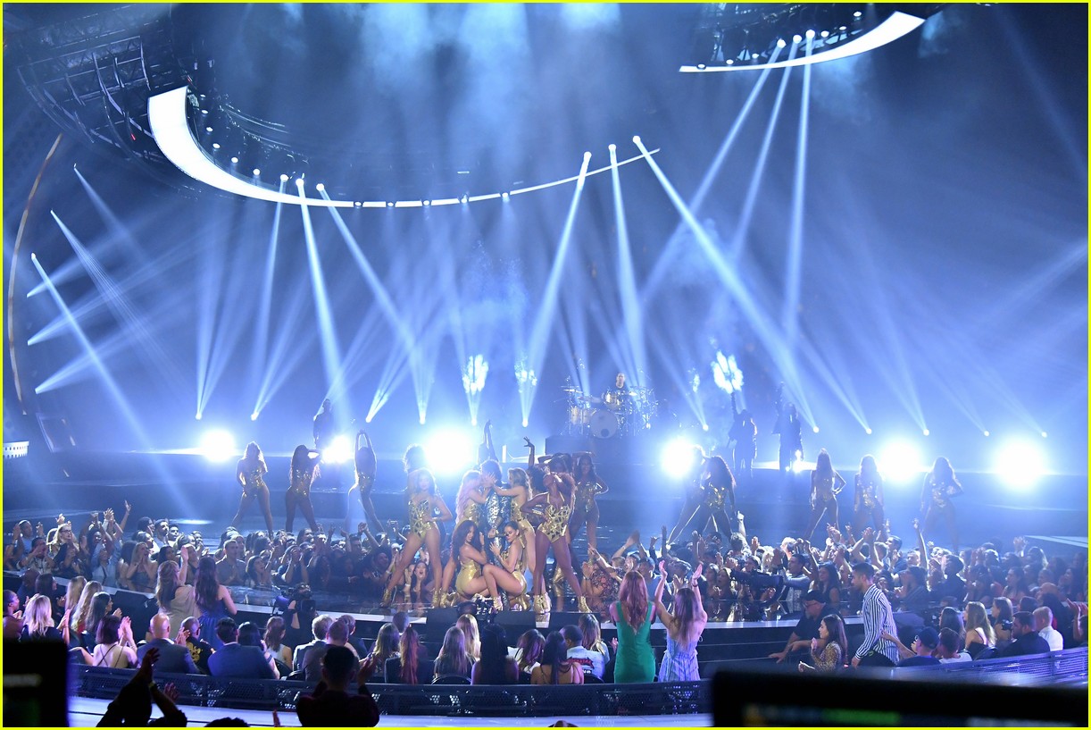 Maluma Performs 'Felices Los 4' at MTV VMAs 2018 - Watch!: Photo ...
