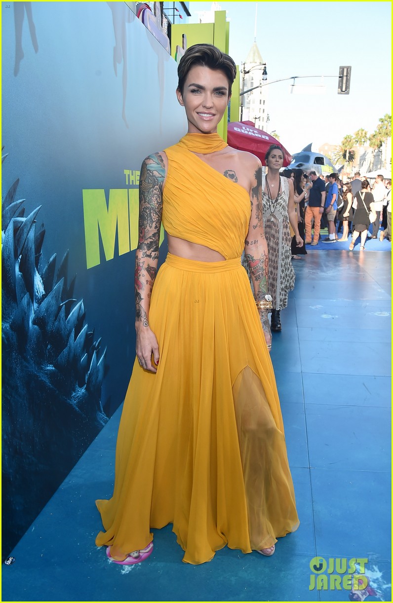 Jason Statham & Ruby Rose Join 'The Meg' Cast at LA Premiere: Photo ...