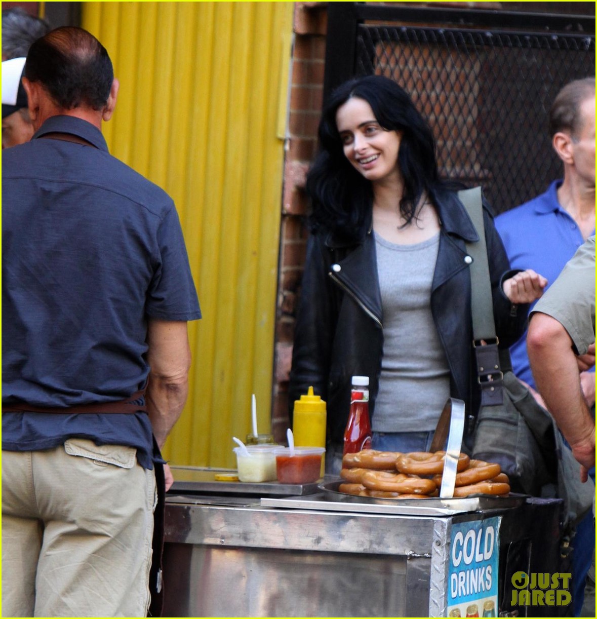 Krysten Ritter Enjoys a Lunch Break on 'Jessica Jones' Set: Photo ...