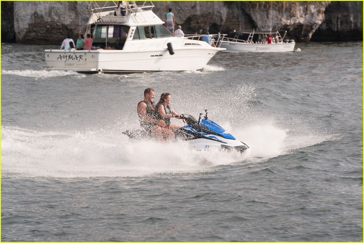 Colton Underwood & Tia Booth Rekindle Romance on 'Bachelor in Paradise ...