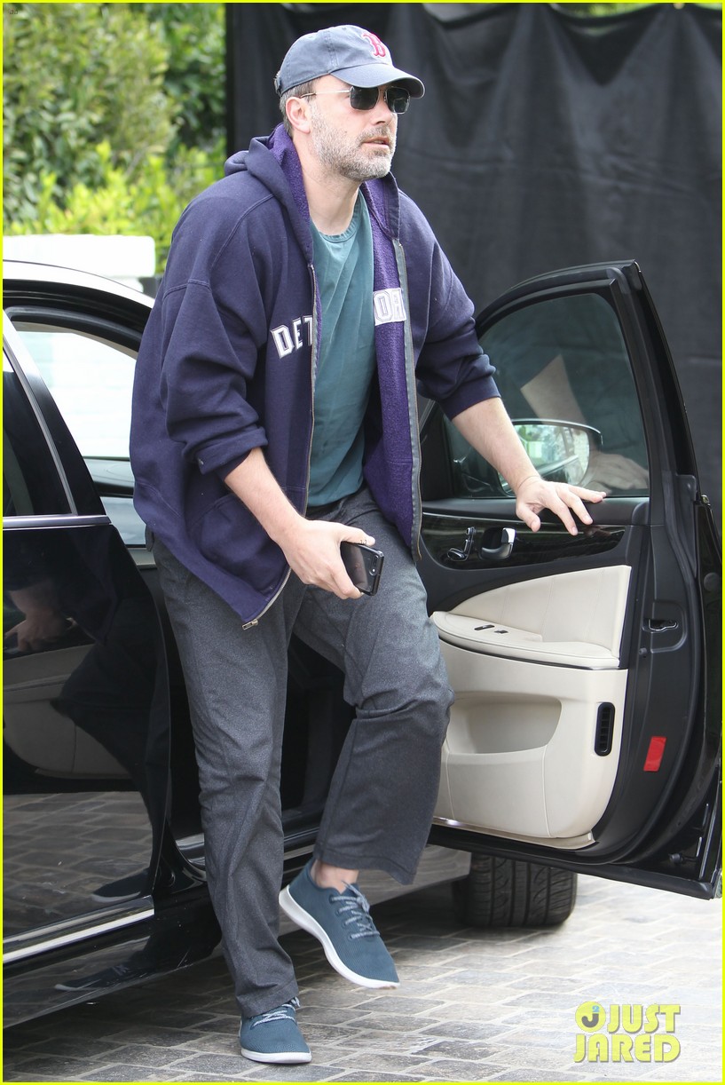 Ben Affleck Kicks Off His Day With a Workout!: Photo 4144636 | Ben ...